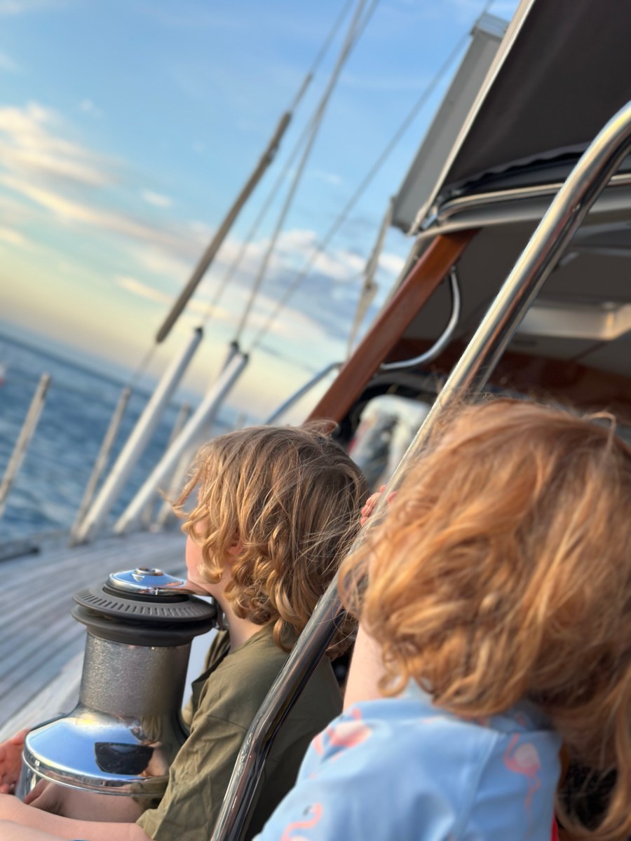 Fiji days with Erika and her family – Sailing with Saphir